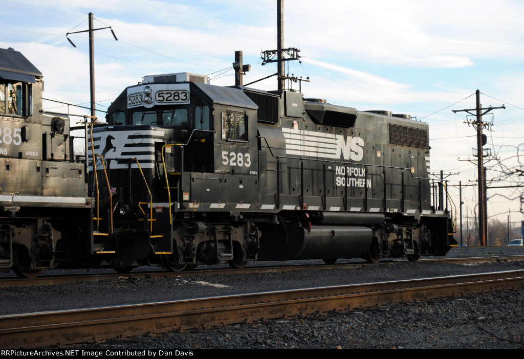 NS GP38-2 5283